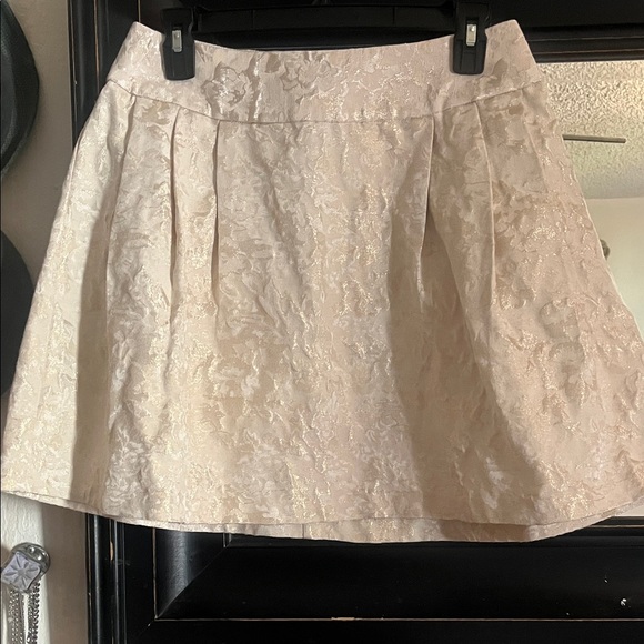 Jennifer Lopez | Skirts | Jennifer Lopez Textured Cream Aline Mini ...
